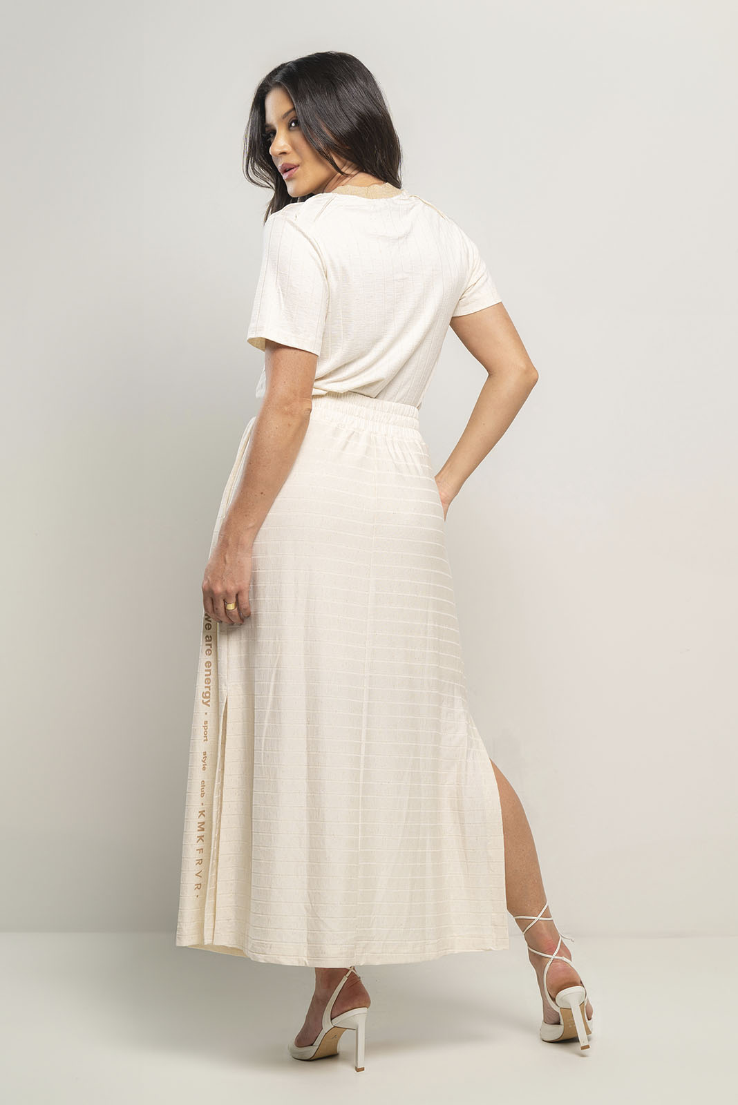 Conjunto de Saia Midi e Camiseta FRVR Off White